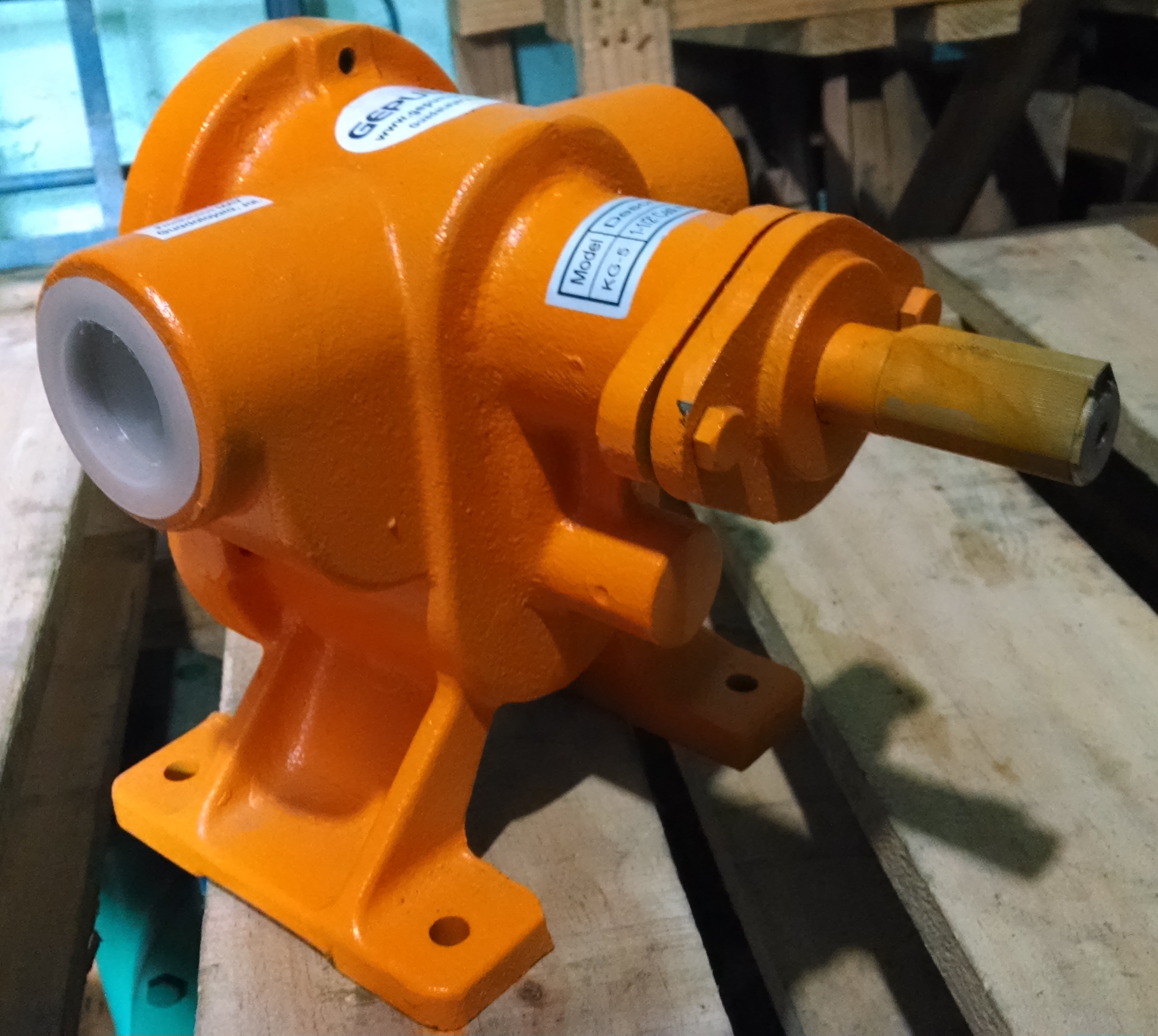 G-PUMPS SERIE 3000 Y SERIE 2000. BOMBAS DE ENGRANES HELICOIDALES ...
